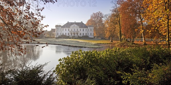 Buldern Castle - Photo12-imageBROKER-Stefan Ziese