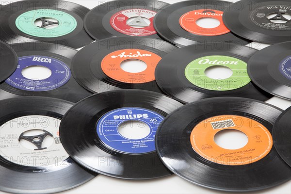 Old records - Photo12-imageBROKER-Heinz-Dieter Falkenstein