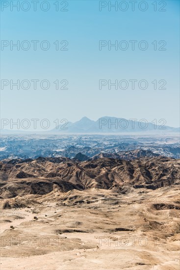Moon Valley - Photo12-imageBROKER-Moritz Wolf