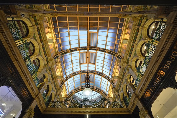 Cross Arcade - Photo12-imageBROKER-Michael Weber