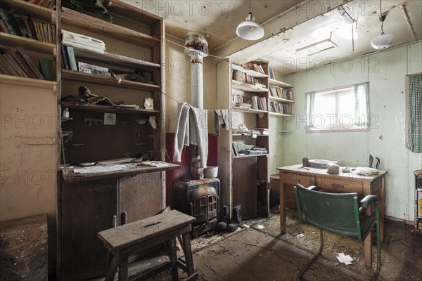 Old abandoned research station - Photo12-imageBROKER-Christian Vorhofer