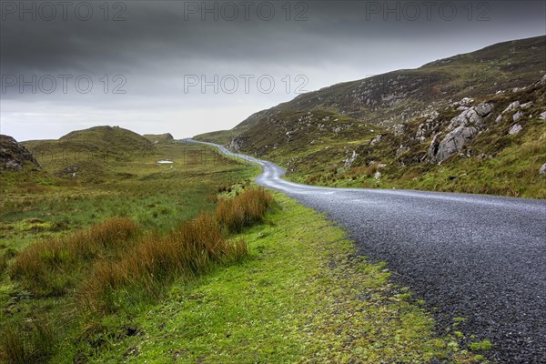 Road to Bunglass cliffs - Photo12-imageBROKER-Paul Mayall