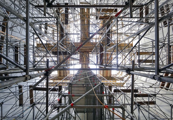 Scaffolding in sewer shaft - Photo12-imageBROKER-Rupert Oberhaeuser