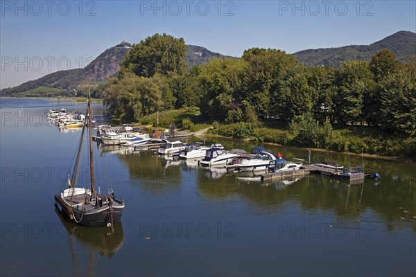 Old Rhine with Aalschokker Aranka - Photo12-imageBROKER-Stefan Ziese