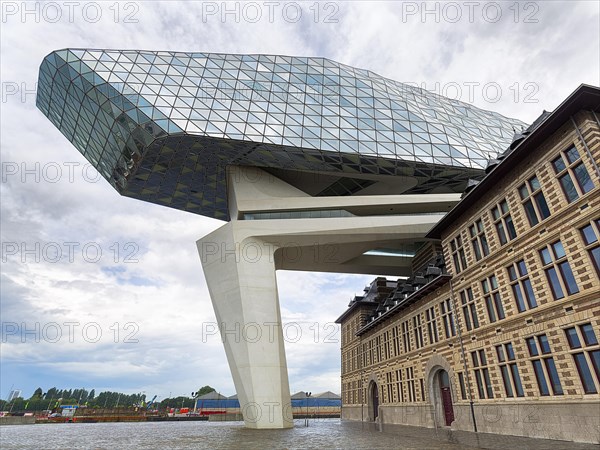 Port House - Photo12-imageBROKER-Angela to Roxel