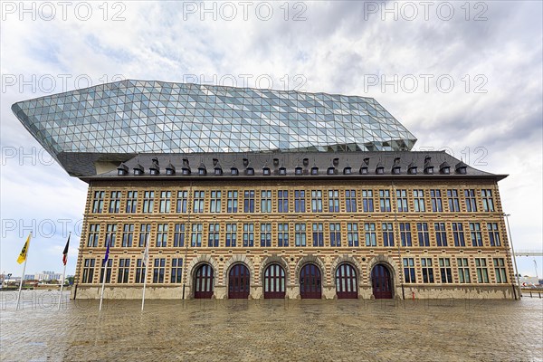 Port House - Photo12-imageBROKER-Angela to Roxel