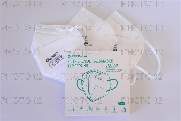 1 pack FFP2 masks - Photo12-imageBROKER-MAL