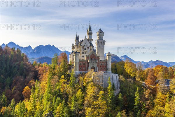 Neuschwanstein Castle in autumn - Photo12-imageBROKER-Lilly