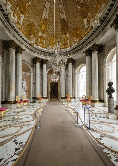 Marble Hall - Photo12-imageBROKER-Michael Nitzschke