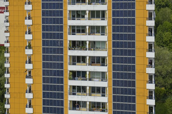 Photovoltaic system - Photo12-imageBROKER-Schoening