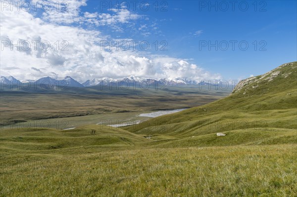 Sary Jaz Valley - Photo12-imageBROKER-Therin-Weise