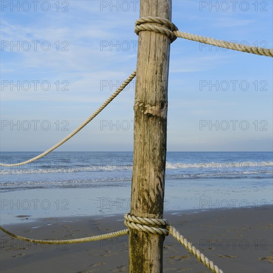 Wooden pole with rope on the North Sea coast - Photo12-imageBROKER ...