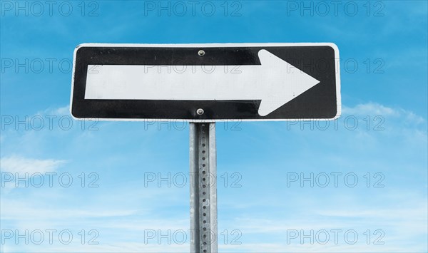 Advertising sign with arrows - Photo12-imageBROKER-Isai Hernandez