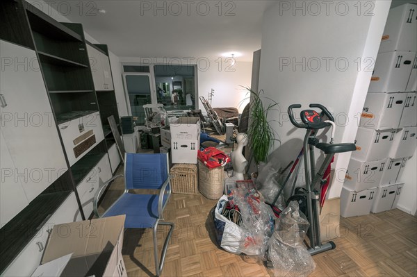 Flat move - Photo12-imageBROKER-Manfred Bail