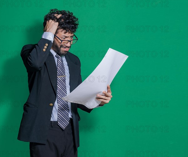 Confused businessman with documents in hand - Photo12-imageBROKER-Isai ...
