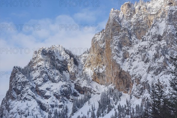 Detail of mountain face with rocks - Photo12-imageBROKER-Aron M