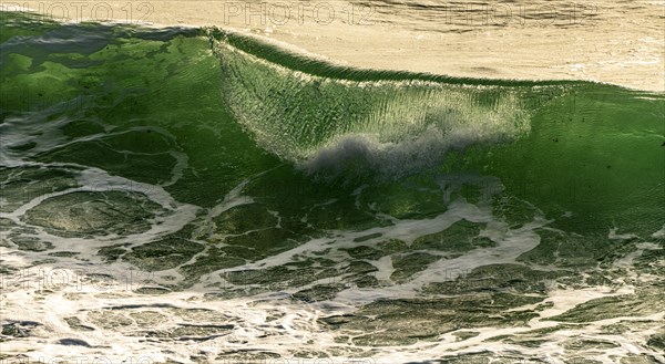 Wave in the North Atlantic - Photo12-imageBROKER-Robert Seitz