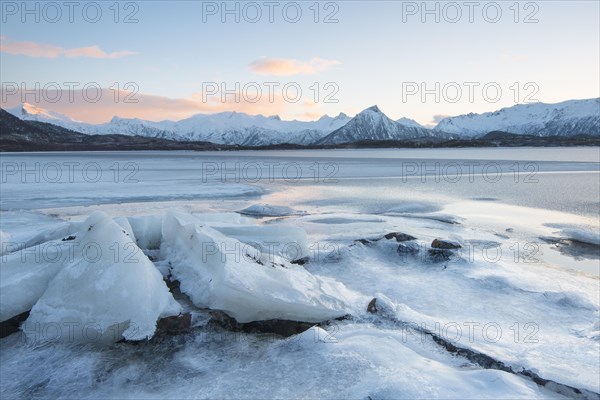 Frozen Fjord - Photo12-imageBROKER-Sonja Jordan