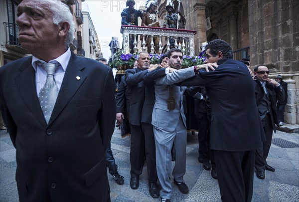 Men carrying a statue on Good Friday in the streets of Trapani ...