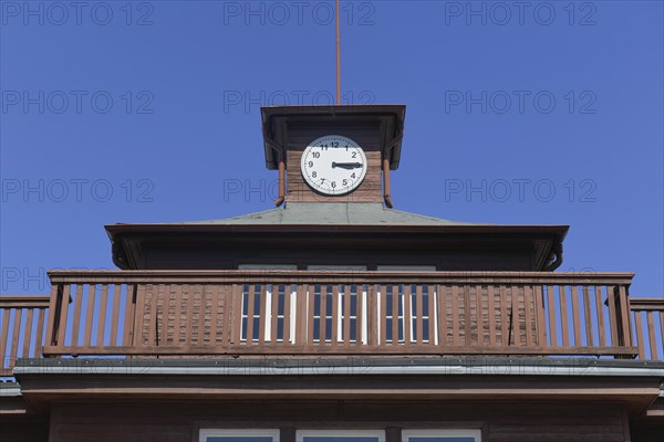 Camp gate - Photo12-imageBROKER-Schoening