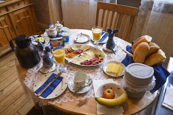 Typical German breakfast table - Photo12-imageBROKER-Schoening