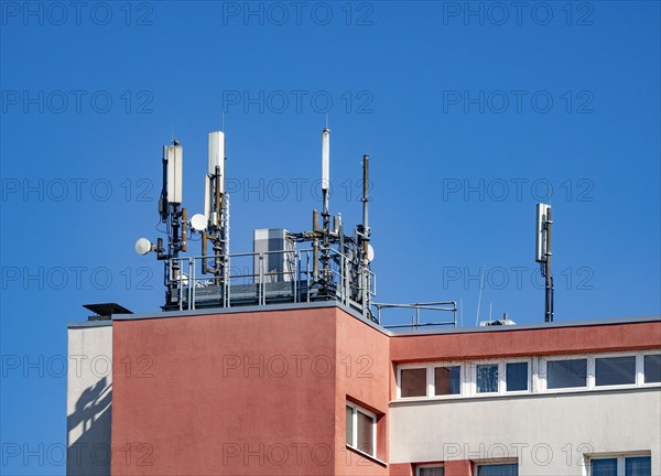 Mobile phone masts on a high-rise building - Photo12-imageBROKER ...