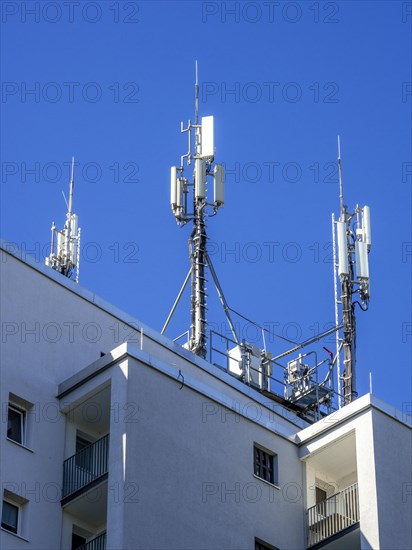 Mobile phone masts on a high-rise building - Photo12-imageBROKER ...