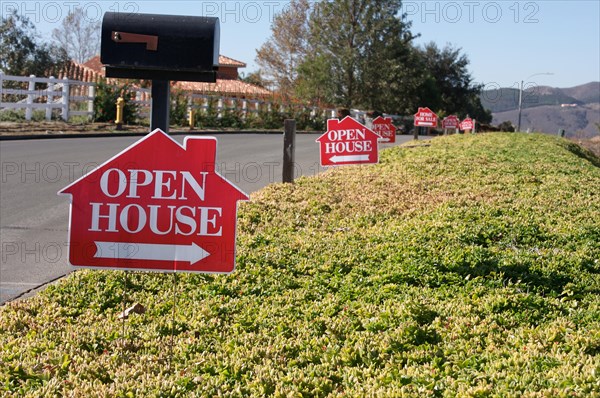 Home for sale signs along a rural street - Photo12-imageBROKER-Andy Dean