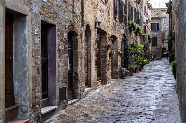 Typical townscape - Photo12-imageBROKER-Sonja Jordan