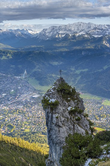 Small rocky peak - Photo12-imageBROKER-Moritz Wolf