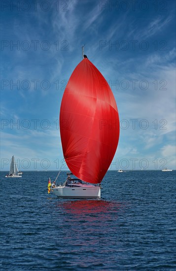 Sailing boat with red sail - Photo12-imageBROKER-Ingeborg Knol