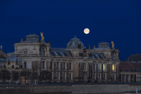 Full moon over the Academy of Arts at blue hour - Photo12-imageBROKER ...