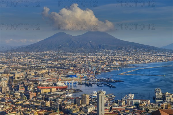 Port area - Photo12-imageBROKER-Joko