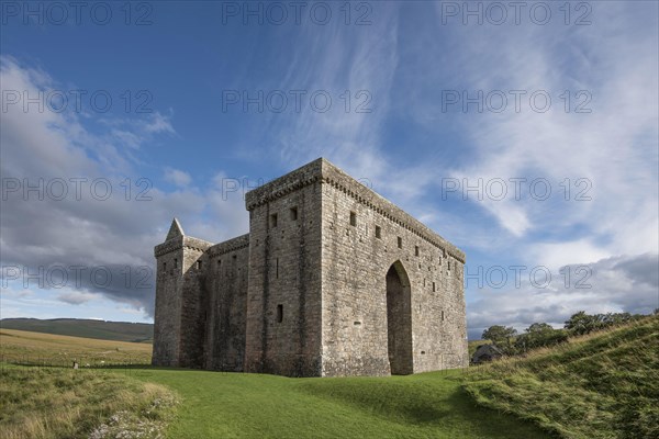 Medieval keep - Photo12-imageBROKER-John Eveson