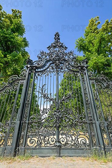 Ornate Gate - Photo12-imageBROKER-Schoening