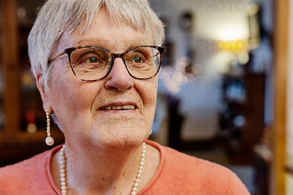 Portrait of a senior citizen with glasses at home - Photo12-imageBROKER ...