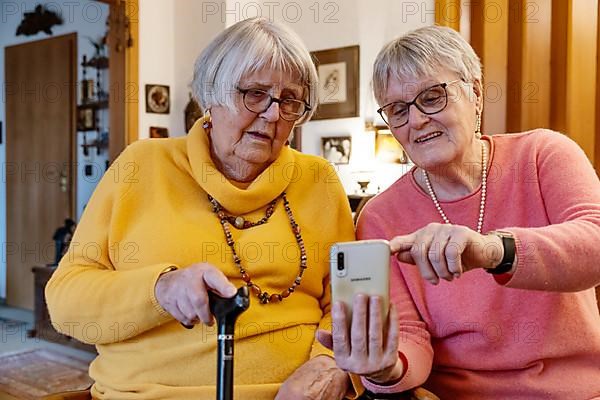 Two senior citizens - Photo12-imageBROKER-Jan Tepass