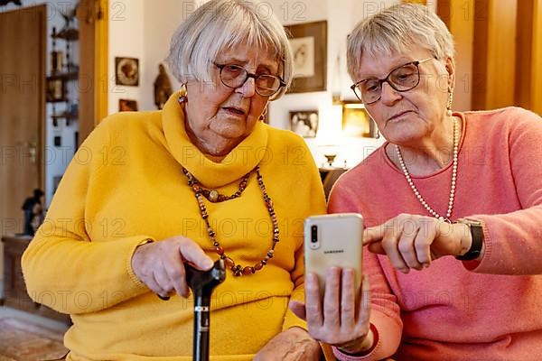 Two senior citizens - Photo12-imageBROKER-Jan Tepass