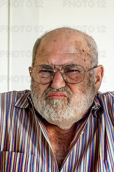 Old man makes disgusted face, Bavaria - Photo12-imageBROKER-Manfred Bail