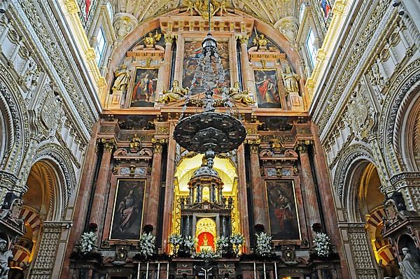 High altar - Photo12-imageBROKER-B. Boensch