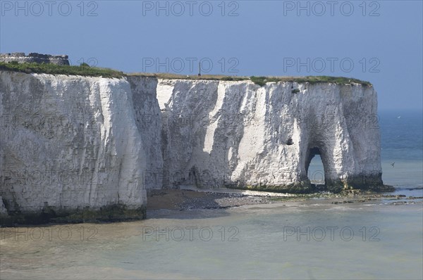 View of white chalk cliffs and sea arch - Photo12-imageBROKER-David Burton