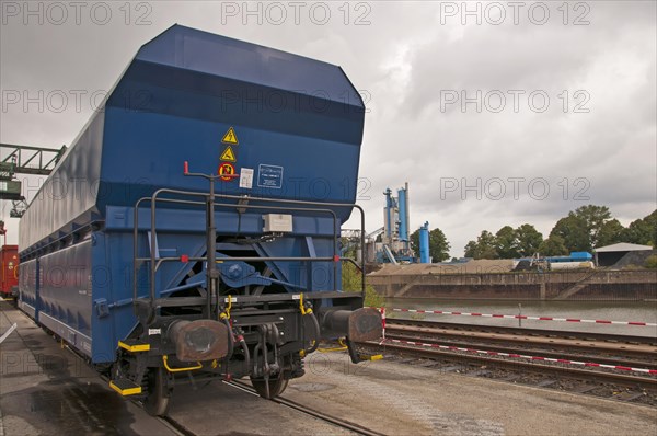 Falns self-unloading wagon - Photo12-imageBROKER-Walter G. Allgoewer
