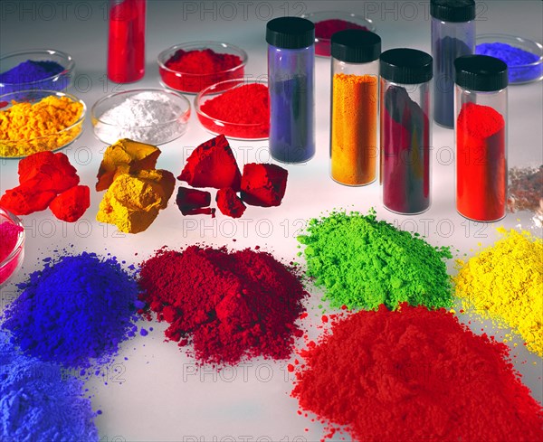 Chemical Pigments Pictorial - Photo12-imageBROKER-Phil Degginger