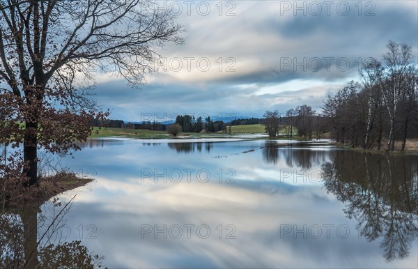 Long exposure dramatic lake and sky - Photo12-imageBROKER-Wolfgang Soeldner