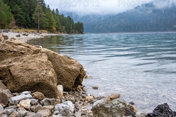 Stones at the edge of the lake - Photo12-imageBROKER-Manuel Kamuf