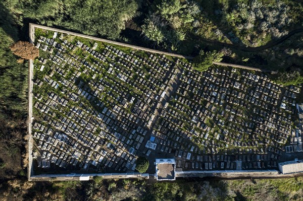 Top down view of Cemetery - Photo12-imageBROKER-kami