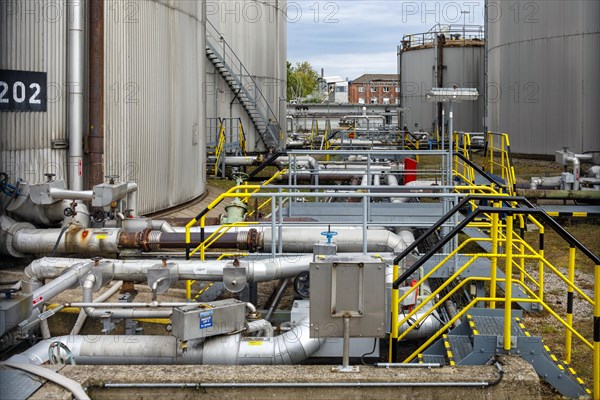 BASF tank farm in Duesseldorf at Reisholz harbour - Photo12-imageBROKER ...