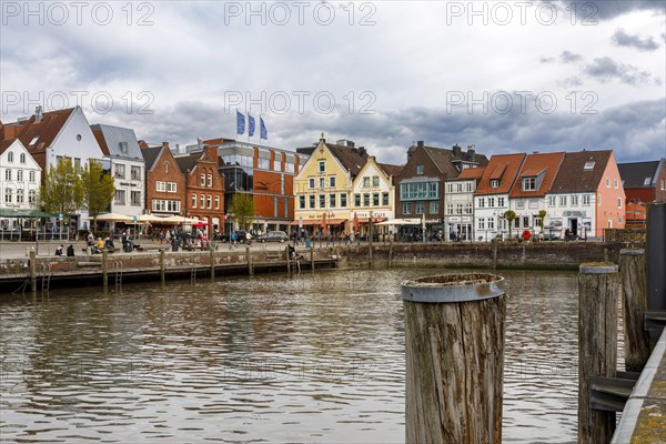 Inland harbour - Photo12-imageBROKER-Olaf Doering