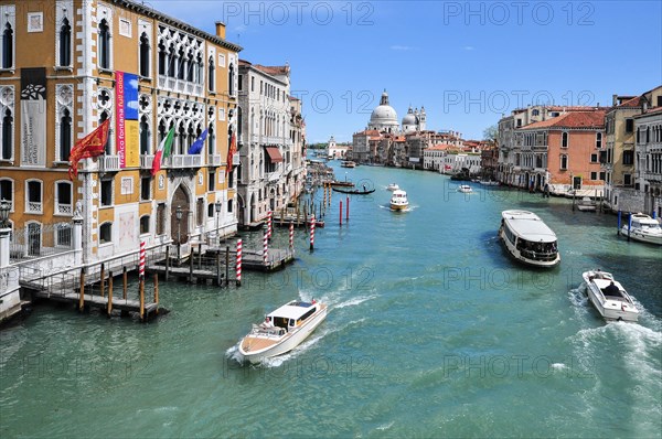 Grand Canal with boats - Photo12-imageBROKER-Ralf Kabelitz
