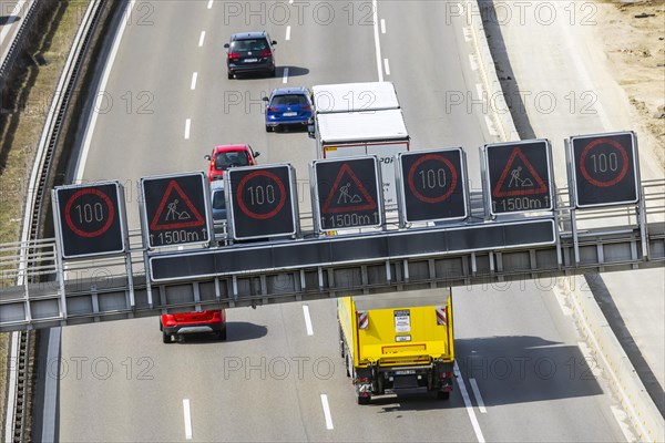 Sign bridge over a motorway - Photo12-imageBROKER-Arnulf Hettrich